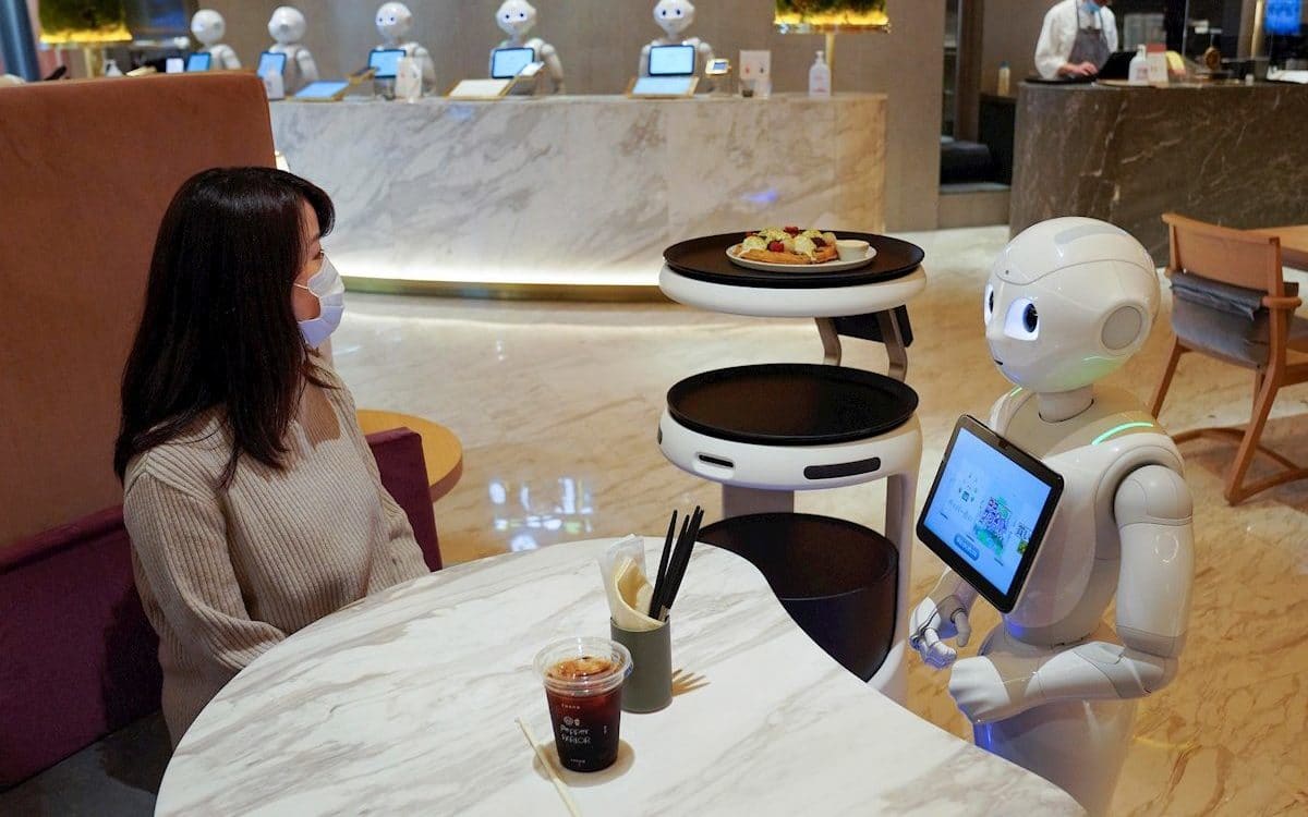 Mozos robot: la solución de los restaurantes en USA